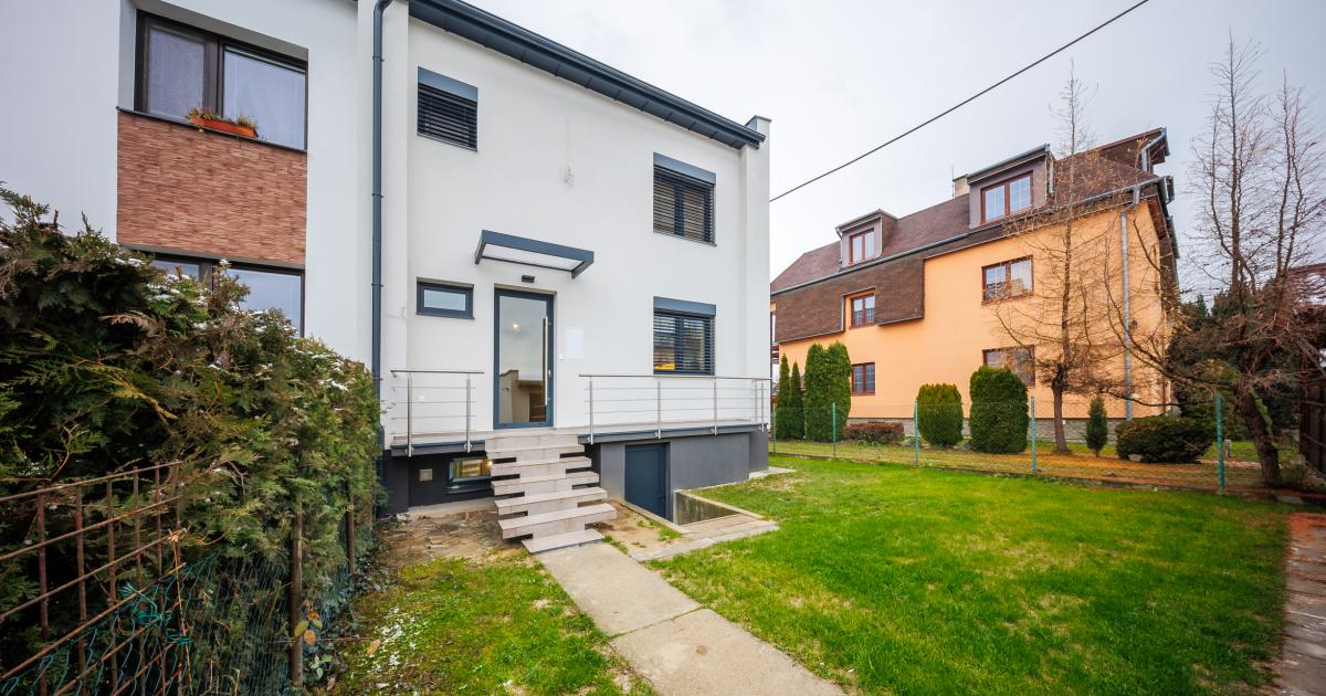 VEĽKÝ 5-IZBOVÝ KOMPLETNE ZREKONŠTRUOVANÝ RD, DVOJGARÁŽ | NestGroup s.r.o.